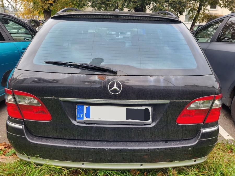 Black Mercedes-Benz E 220 2007 in Vilnius, with an engine capacity of 2.20 L and mileage of 355 thousand km for 1990 €, photo 8 on AUTOMOTO.COM.LV