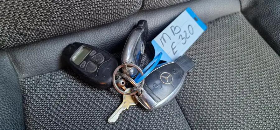 Melns Mercedes-Benz E 220 2008 Valmiera, ar dzinēja tilpumu 2.20 L un nobraukumu 479 tūkst. km par 1500 €, foto 14 vietnē AUTOMOTO.COM.LV