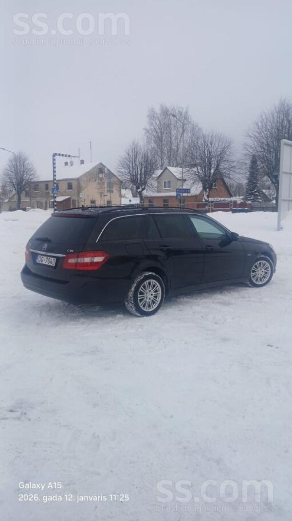 Black Mercedes-Benz E 220 2010 in Preili, with an engine capacity of 2.20 L and mileage of 301 thousand km for 7800 €, photo 2 on AUTOMOTO.COM.LV