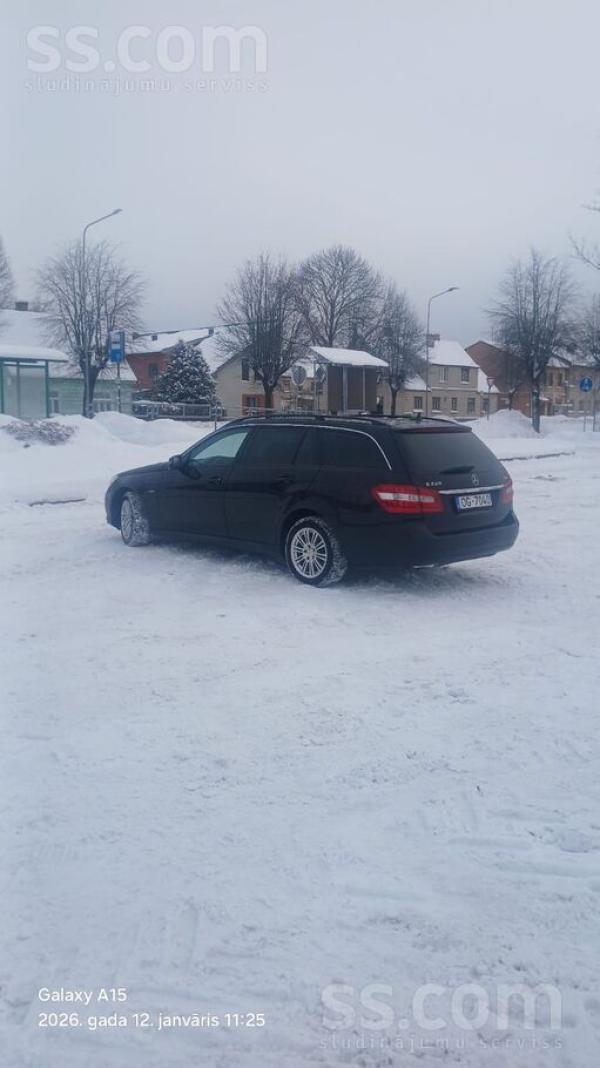 Black Mercedes-Benz E 220 2010 in Preili, with an engine capacity of 2.20 L and mileage of 301 thousand km for 7800 €, photo 3 on AUTOMOTO.COM.LV