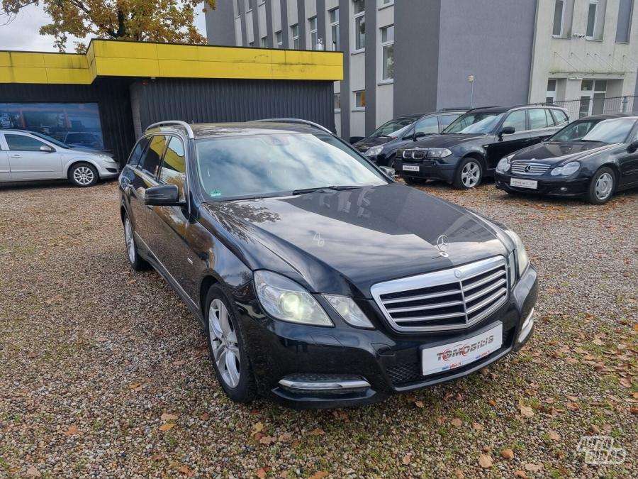 Melns Mercedes-Benz E 220 2010 Kauņa, ar dzinēja tilpumu 2.20 L un nobraukumu 350 tūkst. km par 5200 €, foto 1 vietnē AUTOMOTO.COM.LV