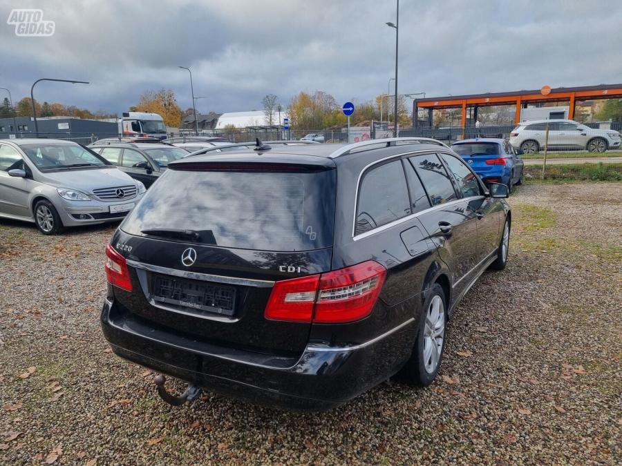 Melns Mercedes-Benz E 220 2010 Kauņa, ar dzinēja tilpumu 2.20 L un nobraukumu 350 tūkst. km par 5200 €, foto 2 vietnē AUTOMOTO.COM.LV