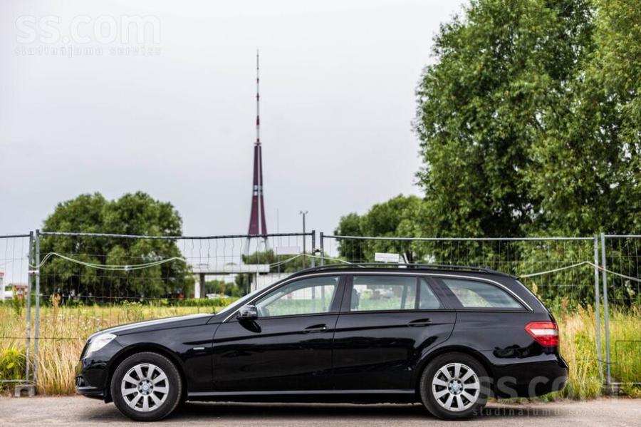 Black Mercedes-Benz E 220 2010 in Riga, with an engine capacity of 2.20 L and mileage of 239 thousand km for 9990 €, photo 5 on AUTOMOTO.COM.LV