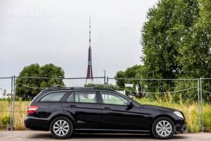 Black Mercedes-Benz E 220 2010 in Riga, with an engine capacity of 2.20 L and mileage of 239 thousand km for 9990 €, photo 6 on AUTOMOTO.COM.LV