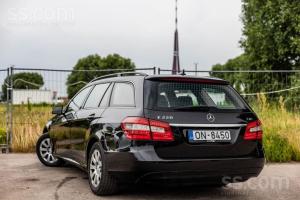 Black Mercedes-Benz E 220 2010 in Riga, with an engine capacity of 2.20 L and mileage of 239 thousand km for 9990 €, photo 7 on AUTOMOTO.COM.LV