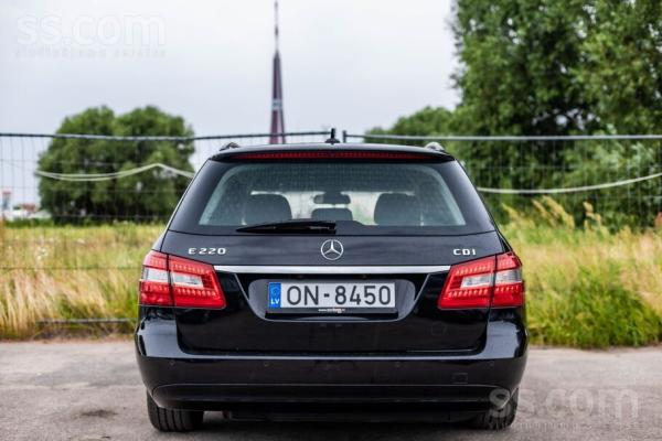 Black Mercedes-Benz E 220 2010 in Riga, with an engine capacity of 2.20 L and mileage of 239 thousand km for 9990 €, photo 8 on AUTOMOTO.COM.LV
