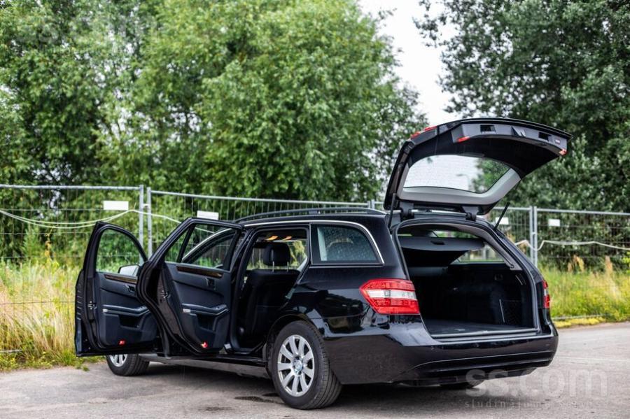 Black Mercedes-Benz E 220 2010 in Riga, with an engine capacity of 2.20 L and mileage of 239 thousand km for 9990 €, photo 10 on AUTOMOTO.COM.LV