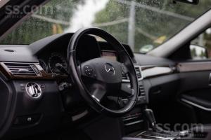 Black Mercedes-Benz E 220 2010 in Riga, with an engine capacity of 2.20 L and mileage of 239 thousand km for 9990 €, photo 15 on AUTOMOTO.COM.LV