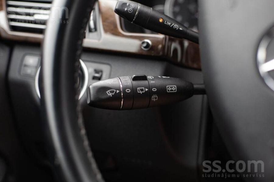 Black Mercedes-Benz E 220 2010 in Riga, with an engine capacity of 2.20 L and mileage of 239 thousand km for 9990 €, photo 19 on AUTOMOTO.COM.LV