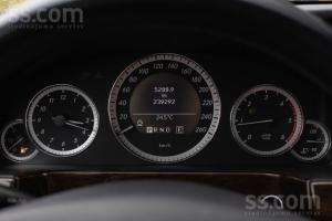 Black Mercedes-Benz E 220 2010 in Riga, with an engine capacity of 2.20 L and mileage of 239 thousand km for 9990 €, photo 21 on AUTOMOTO.COM.LV