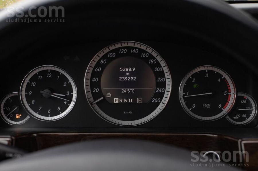 Black Mercedes-Benz E 220 2010 in Riga, with an engine capacity of 2.20 L and mileage of 239 thousand km for 9990 €, photo 21 on AUTOMOTO.COM.LV