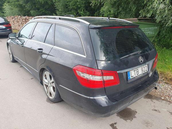 Black Mercedes-Benz E 220 2010 in Kaunas, with an engine capacity of 2.20 L and mileage of 450 thousand km for 2100 €, photo 3 on AUTOMOTO.COM.LV