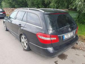 Черный Мерседес E 220 2010 в Каунас, объемом двигателя 2.20 л и пробегом 450 тыс. км за 2100 €, фото 4 на AUTOMOTO.COM.LV