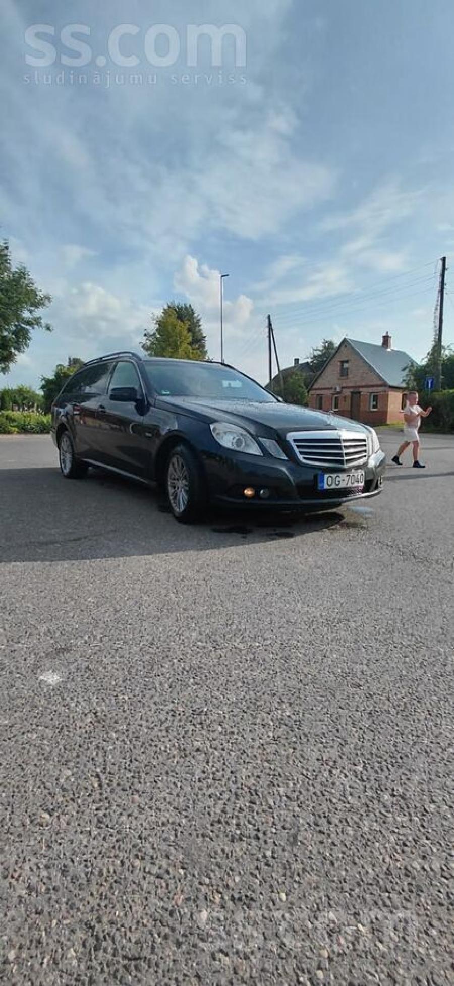 Black Mercedes-Benz E 220 2010 in Preili, with an engine capacity of 2.20 L and mileage of 336 thousand km for 5800 €, photo 1 on AUTOMOTO.COM.LV