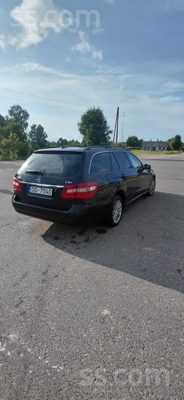 Черный Мерседес E 220 2010 в Прейли, объемом двигателя 2.20 л и пробегом 336 тыс. км за 5800 €, фото 4 на AUTOMOTO.COM.LV