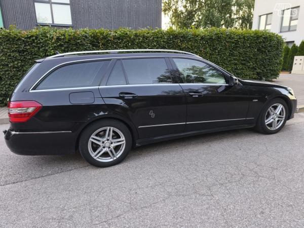 Черный Мерседес E 220 2010 в Каунас, объемом двигателя 2.20 л и пробегом 404 тыс. км за 4200 €, фото 3 на AUTOMOTO.COM.LV