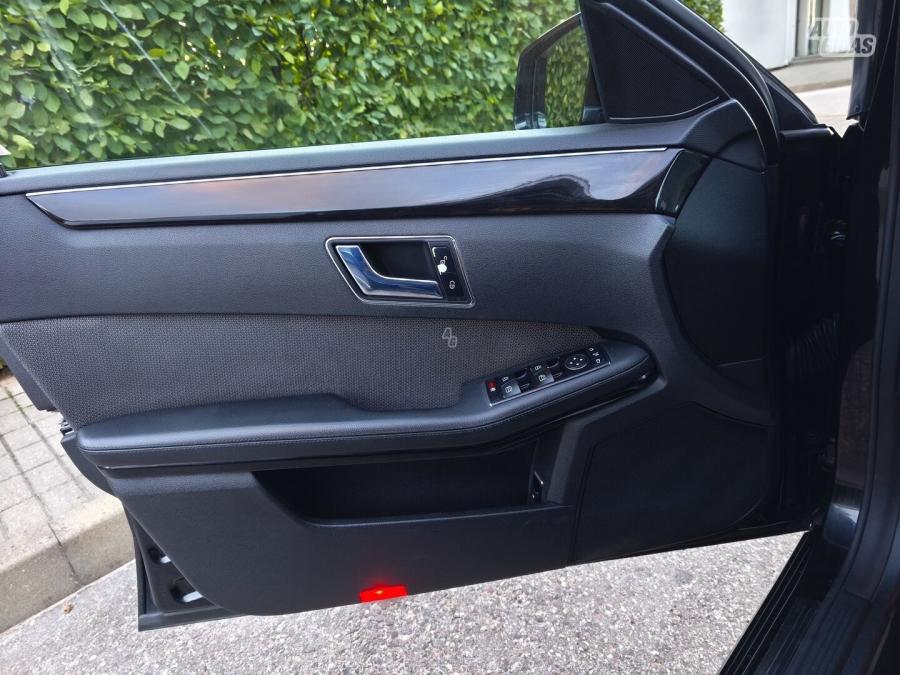 Black Mercedes-Benz E 220 2010 in Kaunas, with an engine capacity of 2.20 L and mileage of 404 thousand km for 4200 €, photo 13 on AUTOMOTO.COM.LV