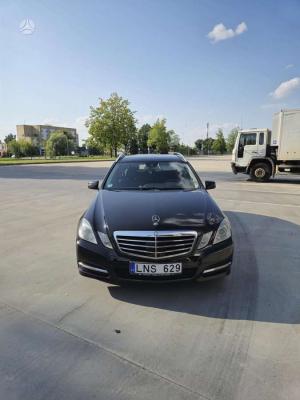Черный Мерседес E 220 2010 в Паневежис, объемом двигателя 2.14 л и пробегом 327 тыс. км за 6200 €, фото 3 на AUTOMOTO.COM.LV