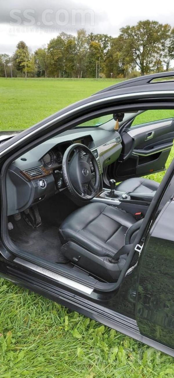 Black Mercedes-Benz E 220 2010 in Daugavpils, with an engine capacity of 2.20 L and mileage of 341 thousand km for 6200 €, photo 6 on AUTOMOTO.COM.LV