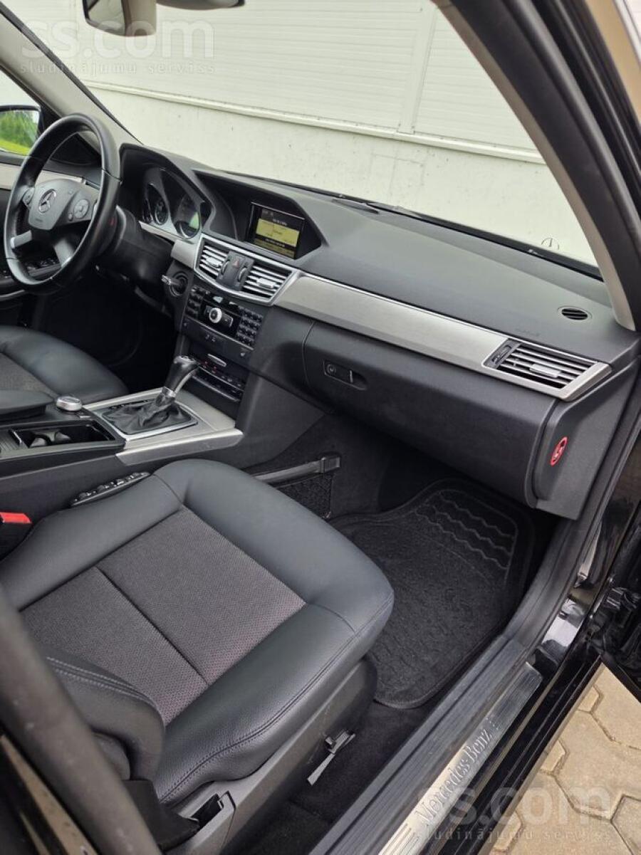 Melns Mercedes-Benz E 220 2011 Rīga, ar dzinēja tilpumu 2.20 L un nobraukumu 240 tūkst. km par 6500 €, foto 22 vietnē AUTOMOTO.COM.LV