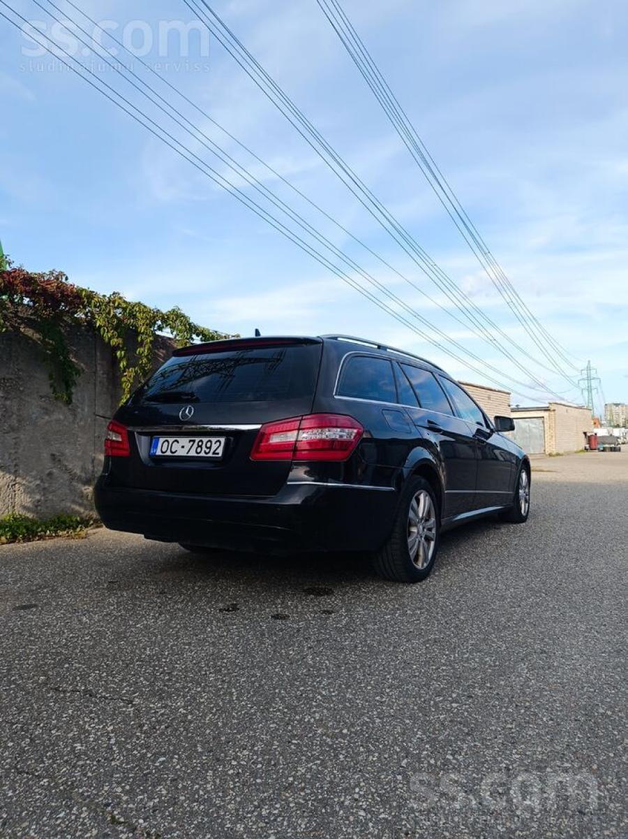 Черный Мерседес E 220 2011 в Рига, объемом двигателя 2.20 л и пробегом 326 тыс. км за 6300 €, фото 4 на AUTOMOTO.COM.LV