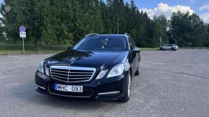 Черный Мерседес E 220 2011 в Вевис, объемом двигателя 2.14 л и пробегом 325 тыс. км за 5450 €, фото  на AUTOMOTO.COM.LV