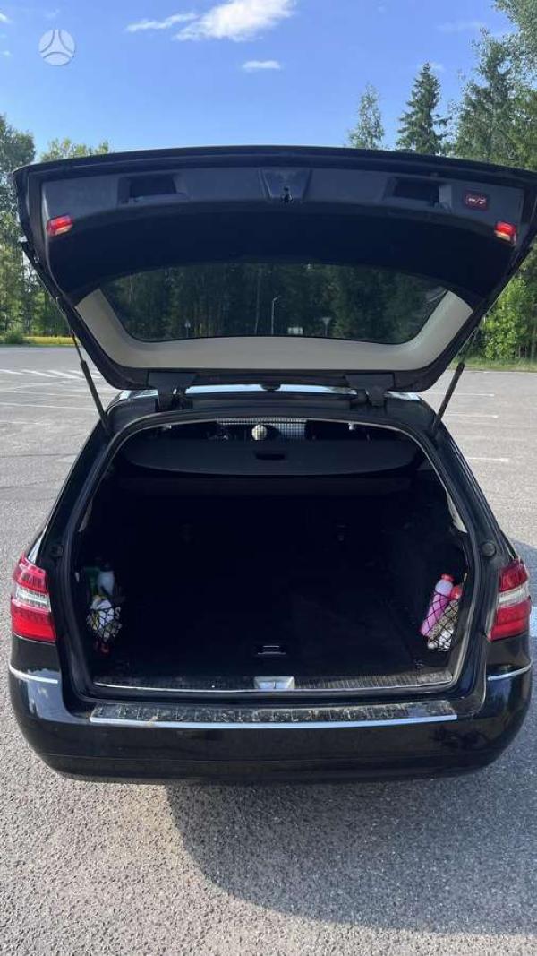 Black Mercedes-Benz E 220 2011 in Vievis, with an engine capacity of 2.14 L and mileage of 325 thousand km for 5450 €, photo 7 on AUTOMOTO.COM.LV