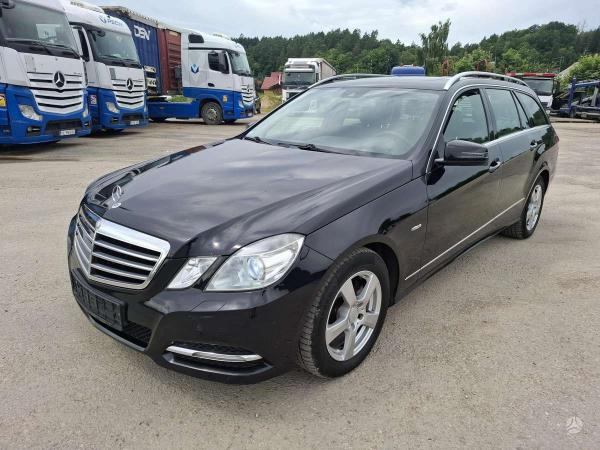 Черный Мерседес E 220 2011 в Пренай, объемом двигателя 2.14 л и пробегом 286 тыс. км за 4050 €, фото 1 на AUTOMOTO.COM.LV