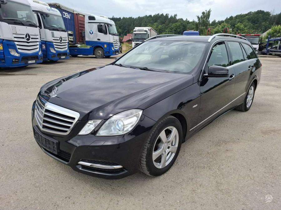 Черный Мерседес E 220 2011 в Пренай, объемом двигателя 2.14 л и пробегом 286 тыс. км за 4050 €, фото 1 на AUTOMOTO.COM.LV