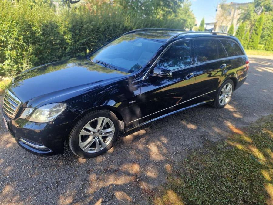 Черный Мерседес E 220 2011 в Кедайняй, объемом двигателя 2.14 л и пробегом 276 тыс. км за 6850 €, фото 3 на AUTOMOTO.COM.LV