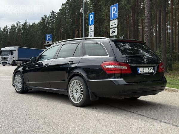 Черный Мерседес E 220 2011 в Рига, объемом двигателя 2.20 л и пробегом 290 тыс. км за 6200 €, фото 3 на AUTOMOTO.COM.LV