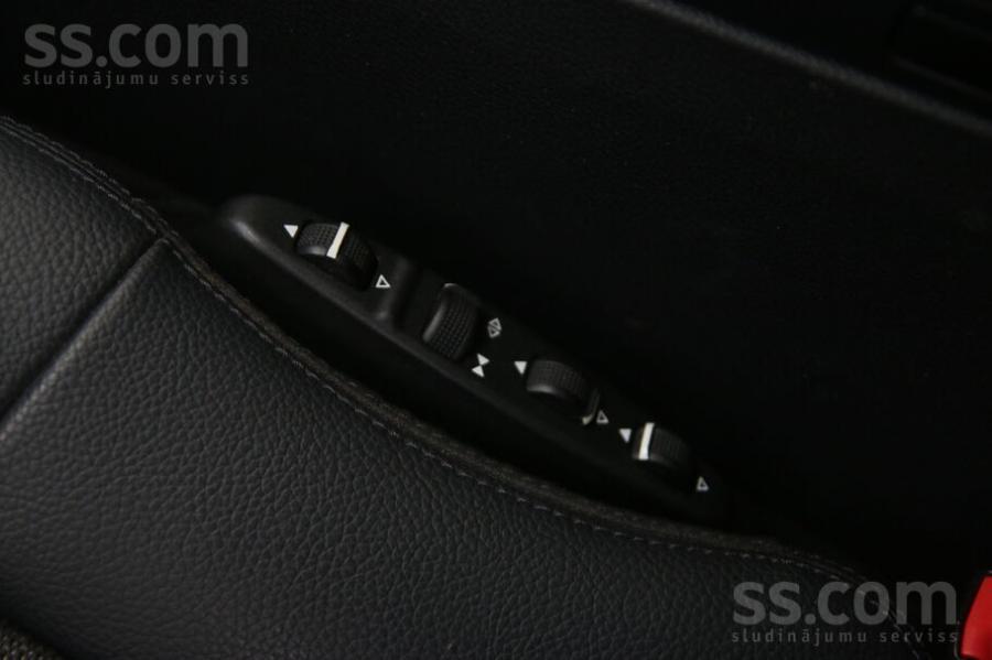 Black Mercedes-Benz E 220 2011 in Riga, with an engine capacity of 2.20 L and mileage of 241 thousand km for 6290 €, photo 23 on AUTOMOTO.COM.LV