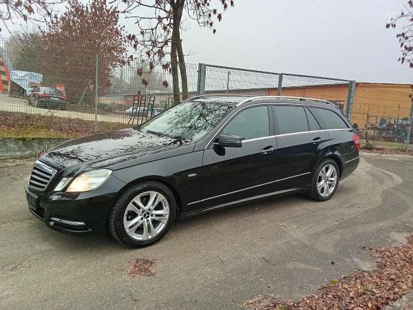 Melns Mercedes-Benz E 220 2012 Alīta, ar dzinēja tilpumu 2.14 L un nobraukumu 318 tūkst. km par 6200 €, foto 2 vietnē AUTOMOTO.COM.LV