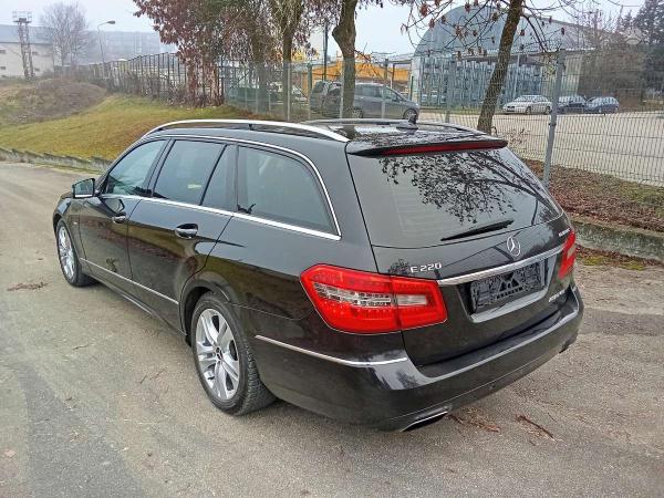 Melns Mercedes-Benz E 220 2012 Alīta, ar dzinēja tilpumu 2.14 L un nobraukumu 318 tūkst. km par 6200 €, foto 3 vietnē AUTOMOTO.COM.LV