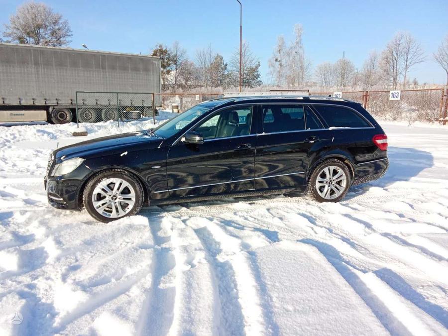 Melns Mercedes-Benz E 220 2012 Alīta, ar dzinēja tilpumu 2.14 L un nobraukumu 318 tūkst. km par 6000 €, foto 6 vietnē AUTOMOTO.COM.LV