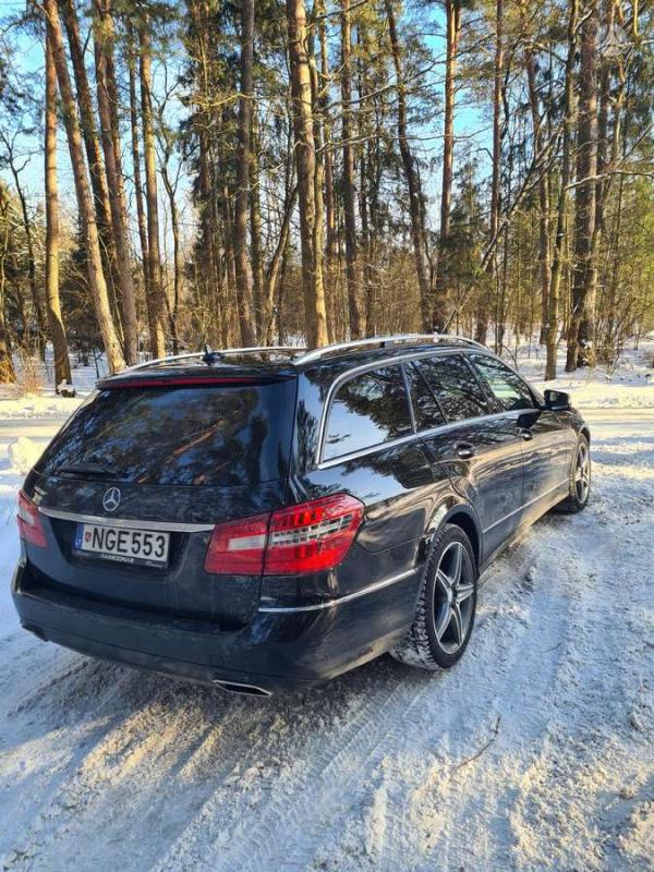 Black Mercedes-Benz E 220 2012 in Kaunas, with an engine capacity of 2.14 L and mileage of 301 thousand km for 9800 €, photo 3 on AUTOMOTO.COM.LV