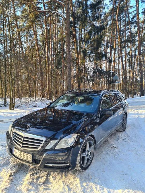 Black Mercedes-Benz E 220 2012 in Kaunas, with an engine capacity of 2.14 L and mileage of 301 thousand km for 9800 €, photo 4 on AUTOMOTO.COM.LV