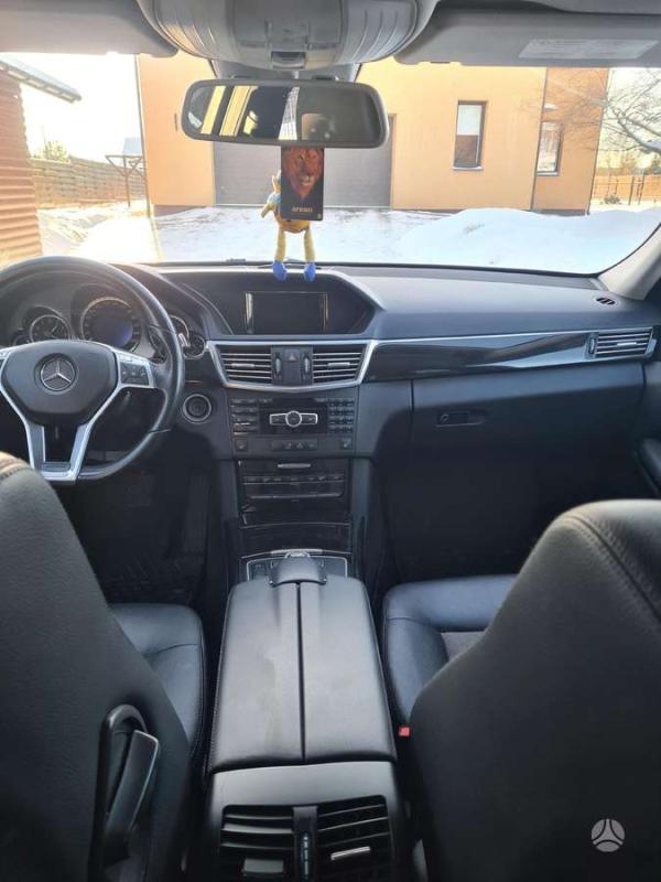 Black Mercedes-Benz E 220 2012 in Kaunas, with an engine capacity of 2.14 L and mileage of 301 thousand km for 9800 €, photo 7 on AUTOMOTO.COM.LV