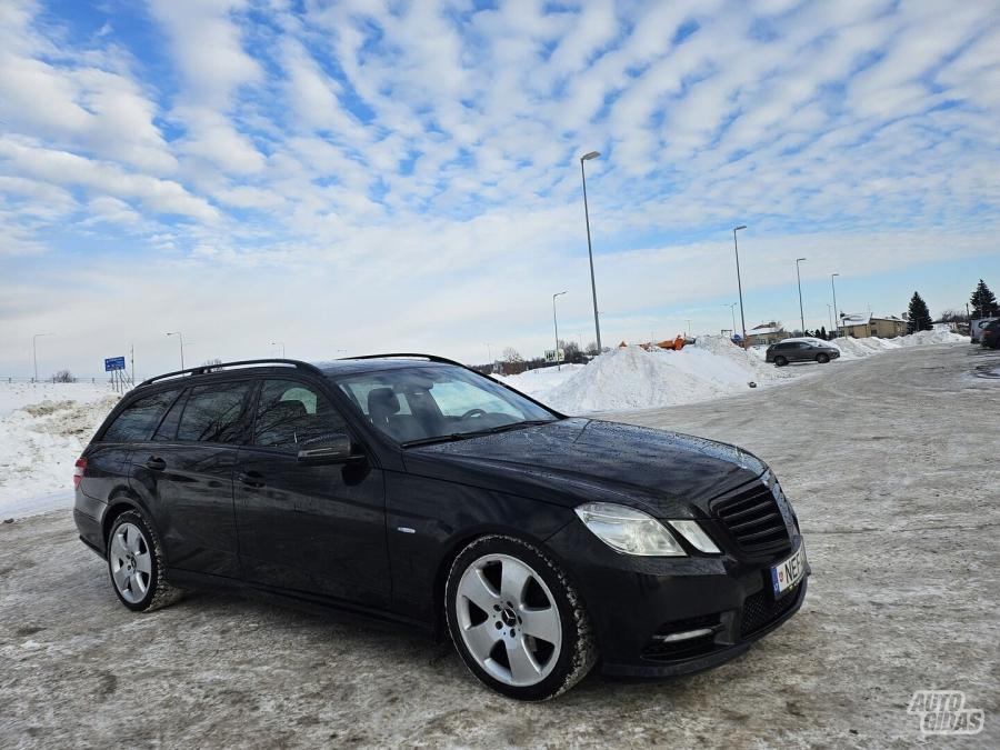 Black Mercedes-Benz E 220 2012 in Klaipeda, with an engine capacity of 2.10 L and mileage of 250 thousand km for 8800 €, photo 4 on AUTOMOTO.COM.LV