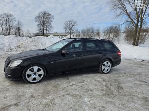 Black Mercedes-Benz E 220 2012 in Klaipeda, with an engine capacity of 2.10 L and mileage of 250 thousand km for 8800 €, photo 14 on AUTOMOTO.COM.LV