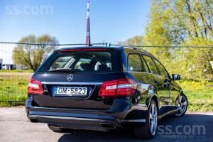 Black Mercedes-Benz E 220 2012 in Riga, with an engine capacity of 2.20 L and mileage of 299 thousand km for 9990 €, photo 8 on AUTOMOTO.COM.LV