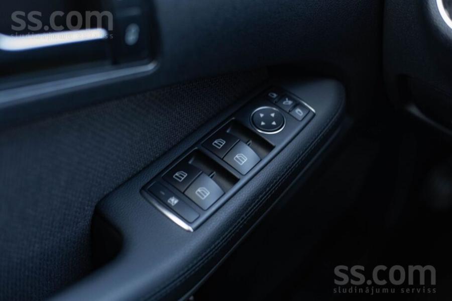 Black Mercedes-Benz E 220 2012 in Riga, with an engine capacity of 2.20 L and mileage of 299 thousand km for 9990 €, photo 17 on AUTOMOTO.COM.LV