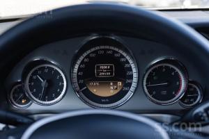 Black Mercedes-Benz E 220 2012 in Riga, with an engine capacity of 2.20 L and mileage of 299 thousand km for 9990 €, photo 23 on AUTOMOTO.COM.LV