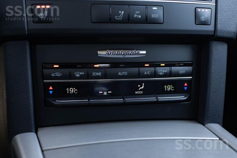 Black Mercedes-Benz E 220 2012 in Riga, with an engine capacity of 2.20 L and mileage of 299 thousand km for 9990 €, photo 28 on AUTOMOTO.COM.LV
