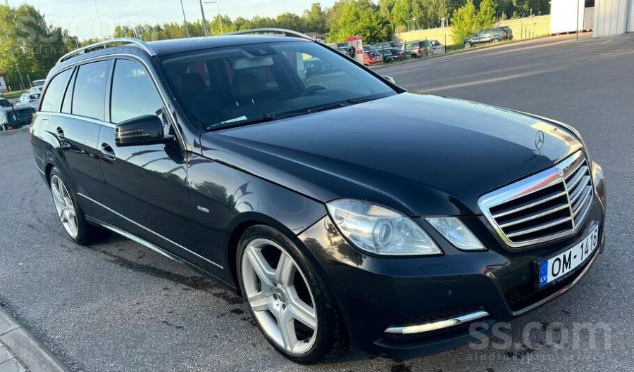 Black Mercedes-Benz E 220 2012 in Riga, with an engine capacity of 2.20 L and mileage of 213 thousand km for 6150 €, photo 3 on AUTOMOTO.COM.LV
