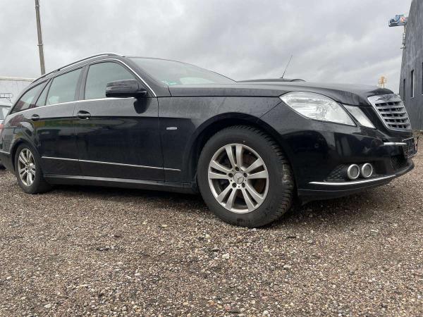Melns Mercedes-Benz E 220 2012 Viļņa, ar dzinēja tilpumu 2.14 L un nobraukumu 315 tūkst. km par 2850 €, foto 1 vietnē AUTOMOTO.COM.LV