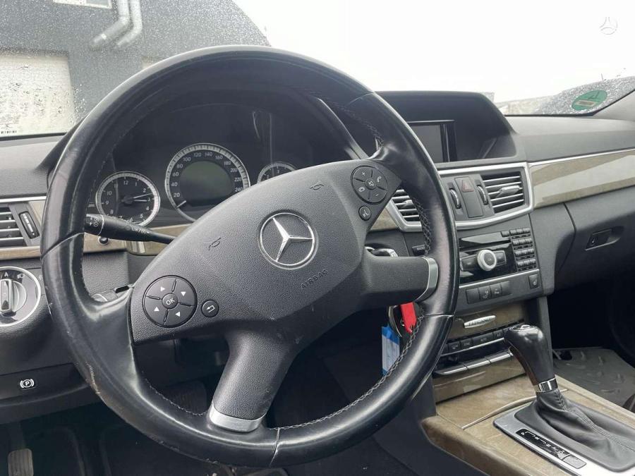 Черный Мерседес E 220 2012 в Вильнюс, объемом двигателя 2.14 л и пробегом 315 тыс. км за 2850 €, фото 8 на AUTOMOTO.COM.LV