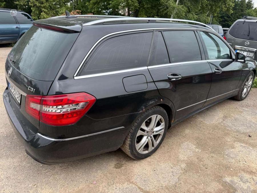 Черный Мерседес E 220 2012 в Каунас, объемом двигателя 2.14 л и пробегом 500 тыс. км за 2900 €, фото 5 на AUTOMOTO.COM.LV