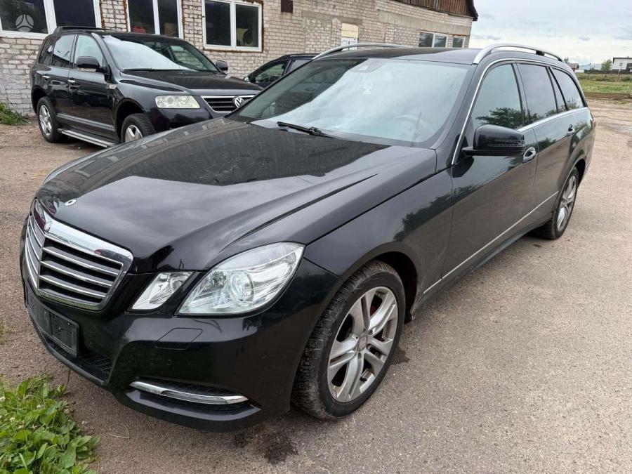 Черный Мерседес E 220 2012 в Каунас, объемом двигателя 2.14 л и пробегом 500 тыс. км за 2900 €, фото 6 на AUTOMOTO.COM.LV