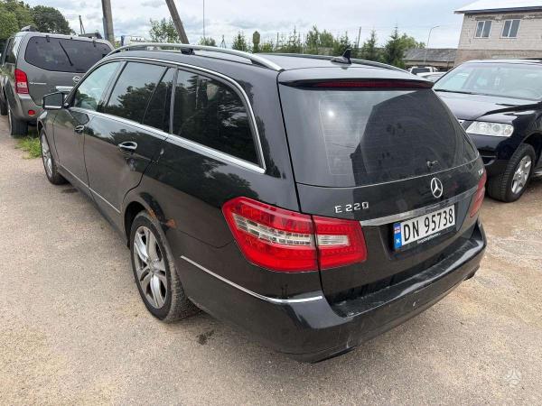 Melns Mercedes-Benz E 220 2012 Kauņa, ar dzinēja tilpumu 2.14 L un nobraukumu 500 tūkst. km par 2900 €, foto 6 vietnē AUTOMOTO.COM.LV